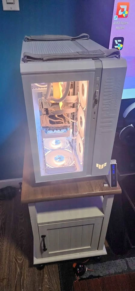 Beautiful white gaming/studio PC | Karrot