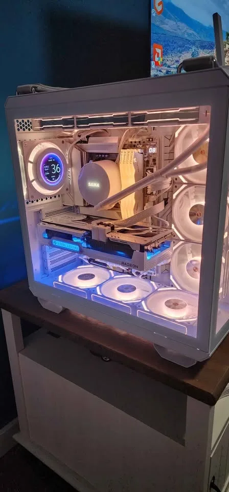 Beautiful white gaming/studio PC | Karrot