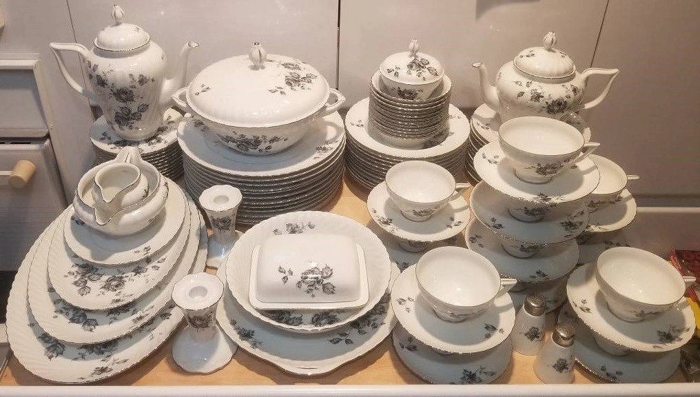 RARE – 105pc ROYAL TETTAU Ebony Rose Fine Porcelain Dinner Set | Karrot
