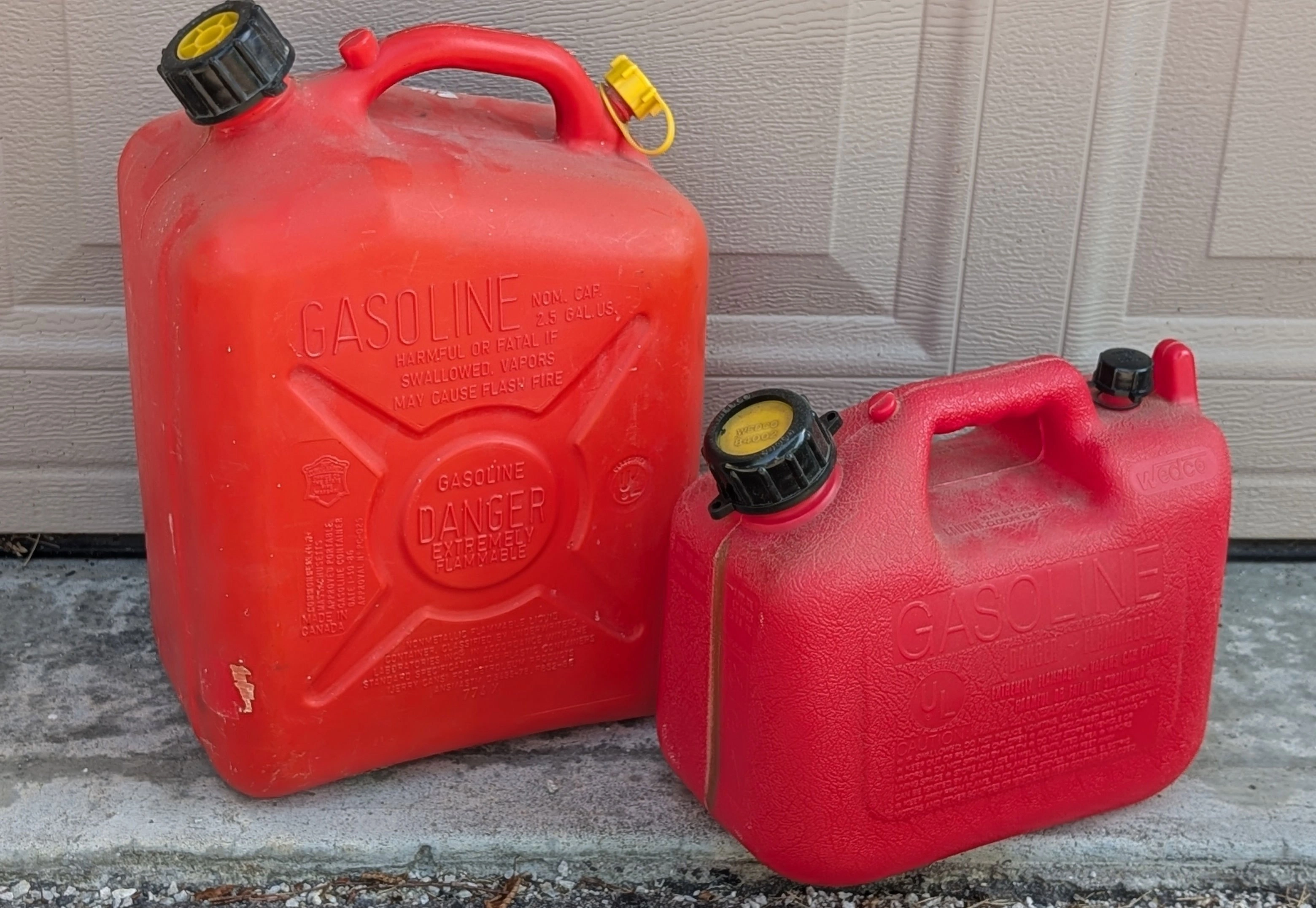 2 x Plastic Gasoline Jerry Cans - 2.5 Gallon & 1 Gallon | Karrot