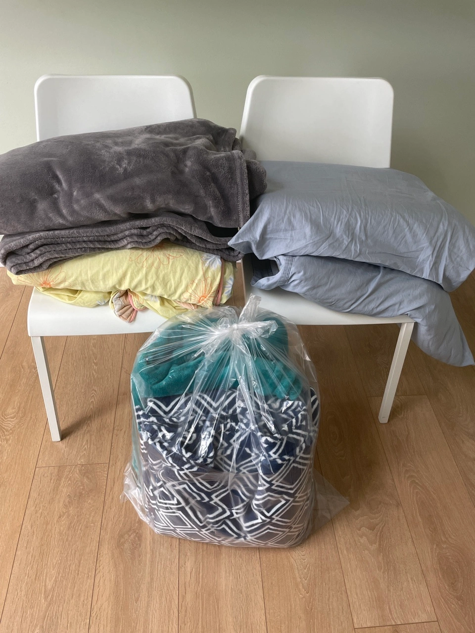 Pick up 26/9 Blankets and Pillows | Karrot