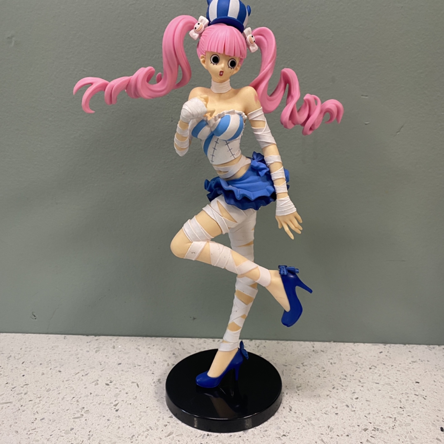 Perona action figure store