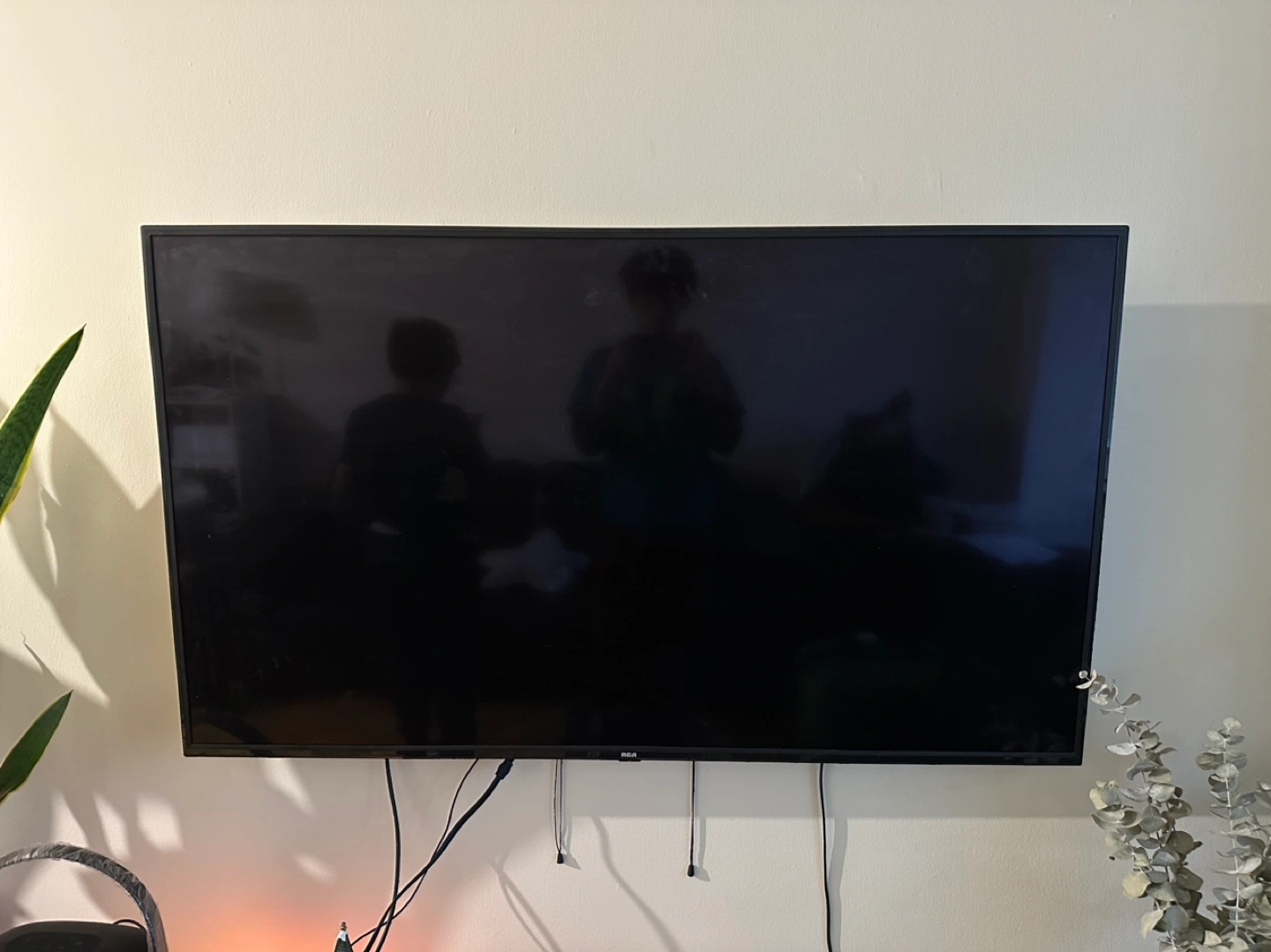 40+ inch RCA TV with wallmount | Karrot