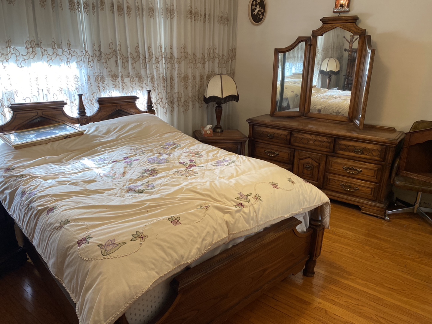 Buy and sell used bedroom furniture in Dovercourt Karrot