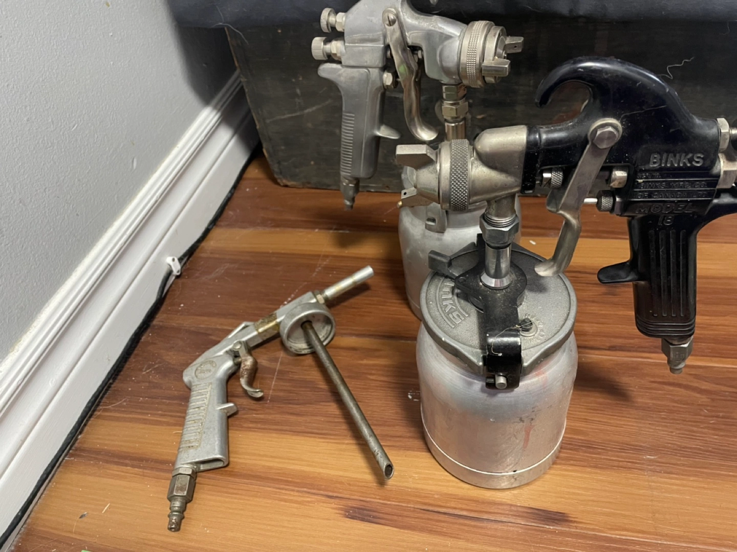 Vintage Binks Model 18 Gravity Feed Spray Gun & Other Spray Guns | Karrot