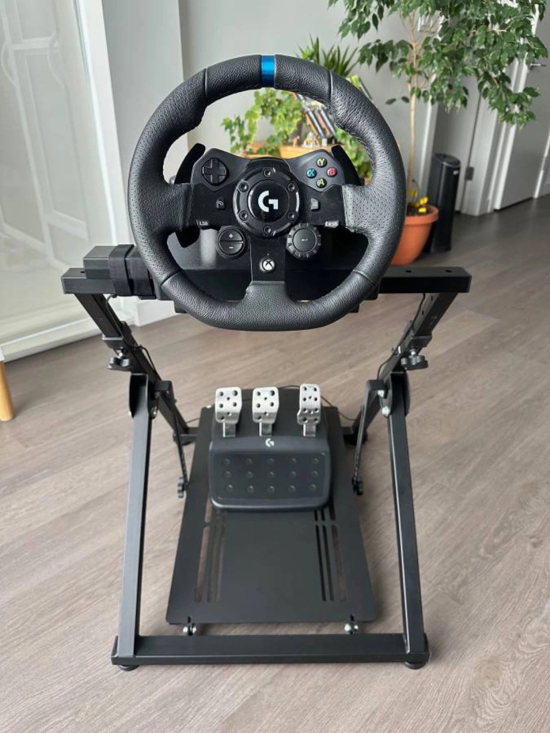 Logitech G923 True Force Racing Wheel Xbox, PC + GT Omega stand | Karrot