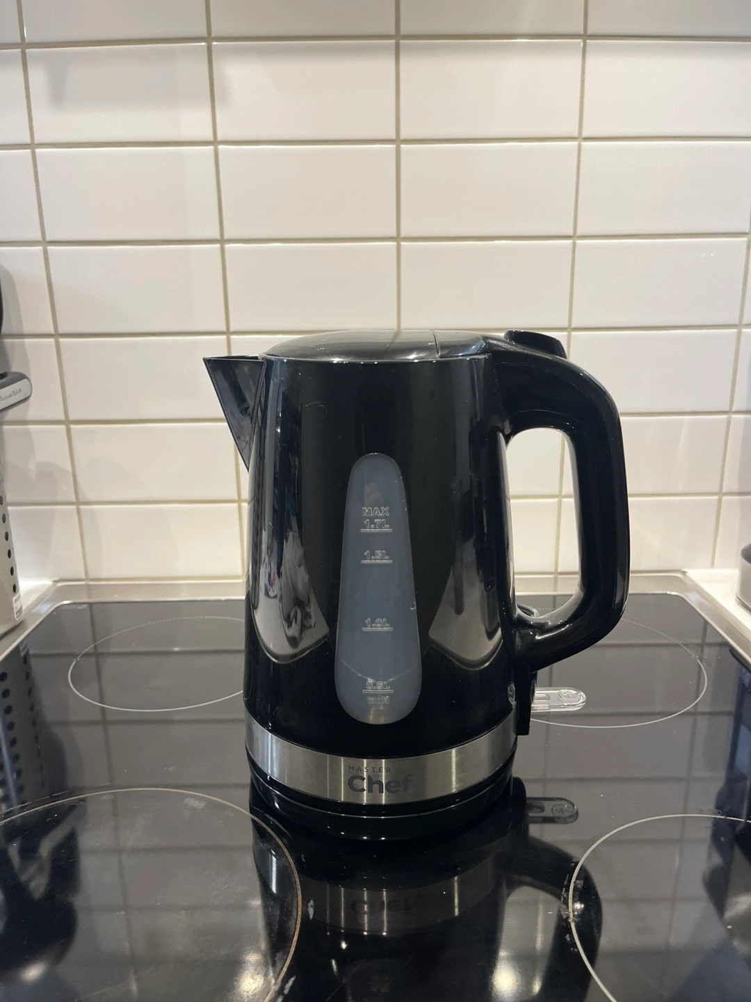 MOVING OUT SALE: MasterChef Electric Kettle | Karrot