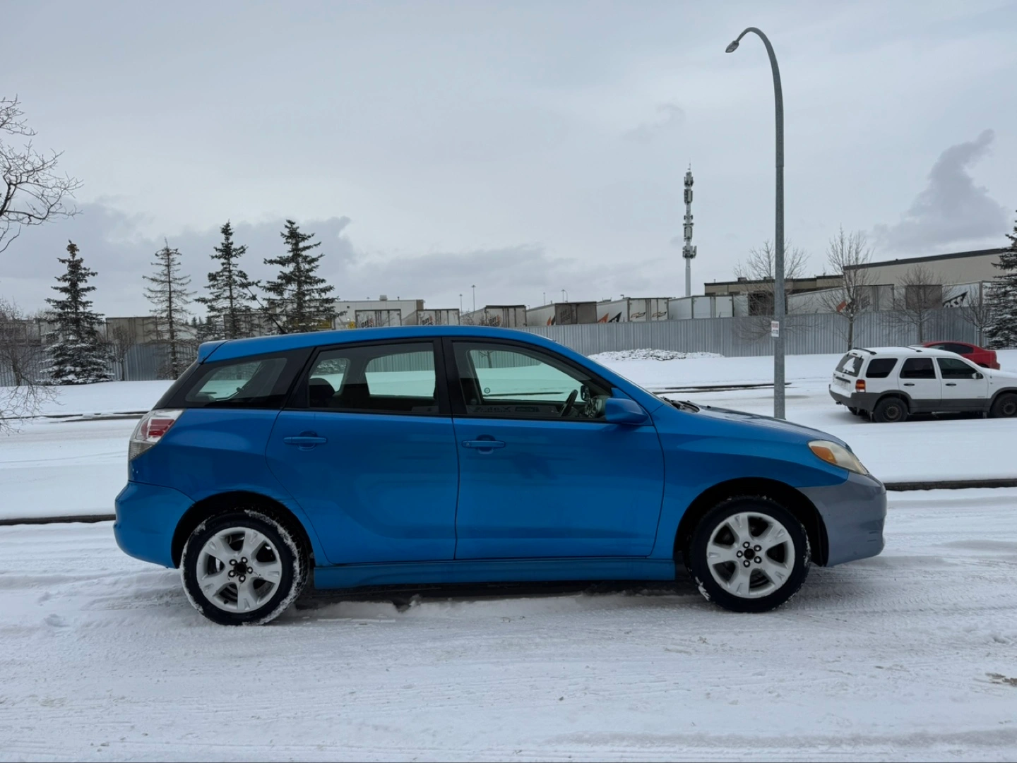 2008 Toyota Matrix XR Blue 5-Door Hatchback | Karrot