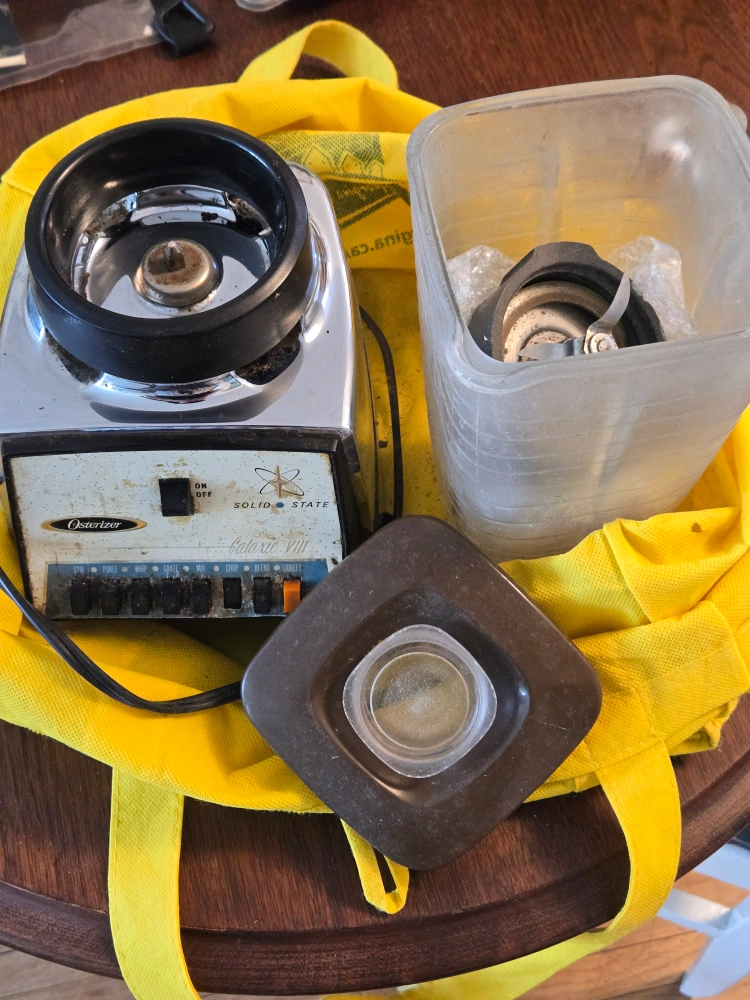 working fixer-upper 1960s Blender (pickups Warden/Kingston) | Karrot