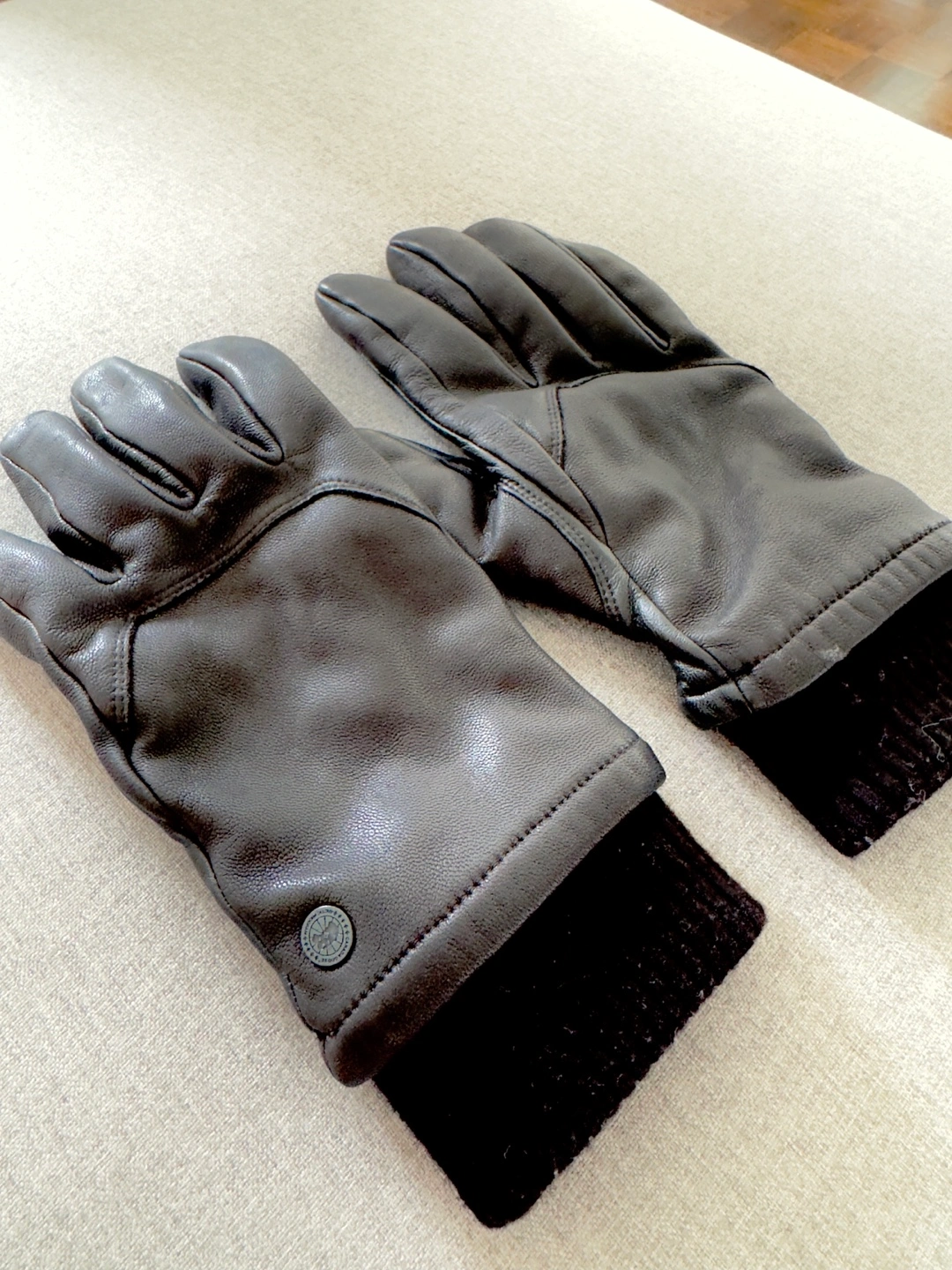 Canada Goose Leather Gloves - Black, Size L | Karrot