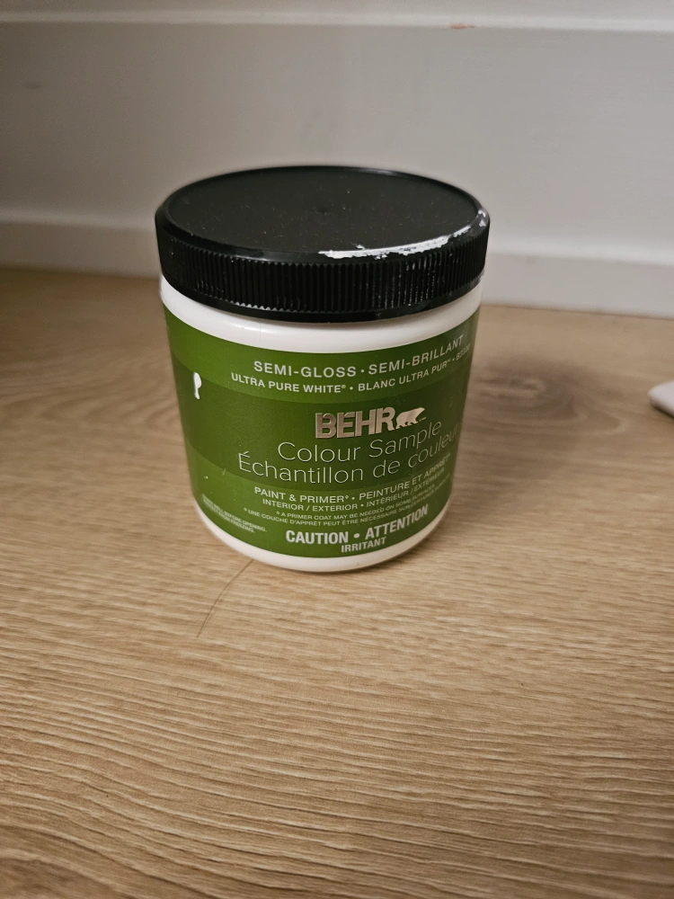 BEHR Ultra Pure White Semi-Gloss Colour Sample | Karrot