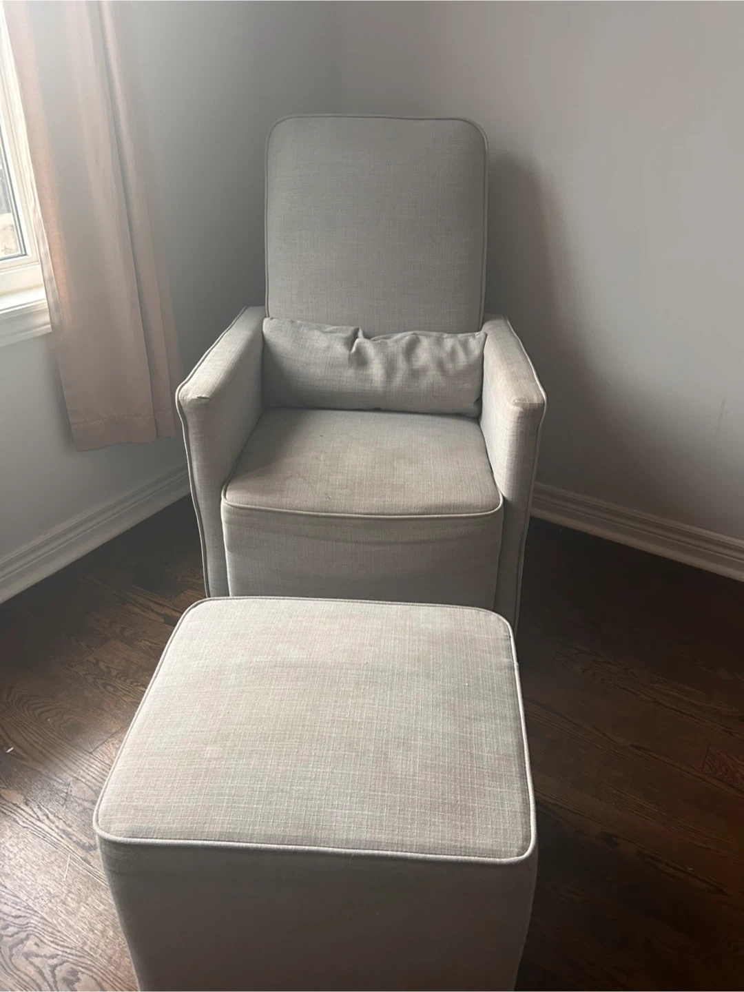 Glider Rocking Chair with Ottoman | Karrot