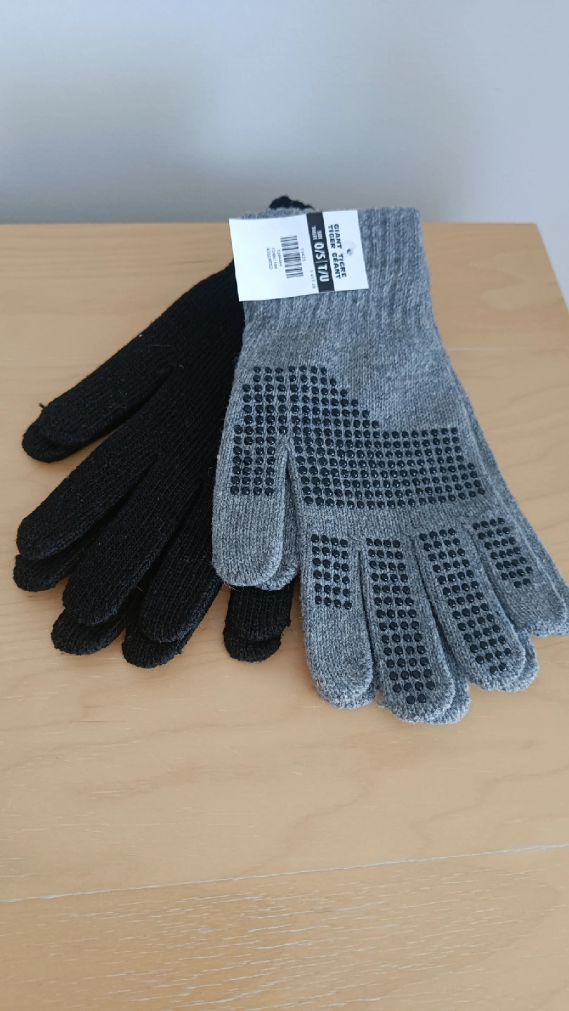 Giant Tiger 2x gloves 🧡 | Karrot