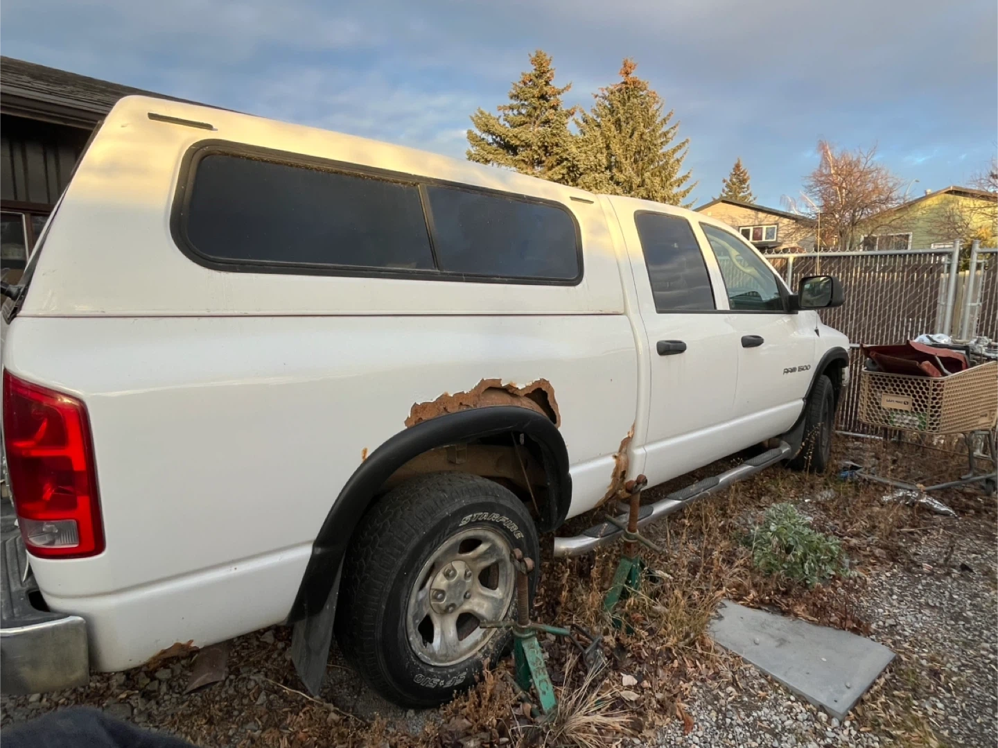 Dodge Ram 1500 Truck with Truck Cap | Karrot