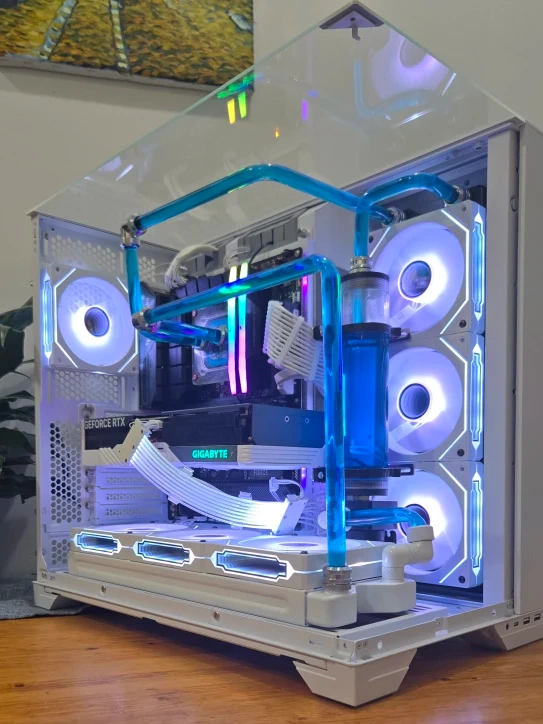 Custom Waterloop Gaming PC | rtx 4070 i7-12700k 32gb DDR5 2TB | Karrot