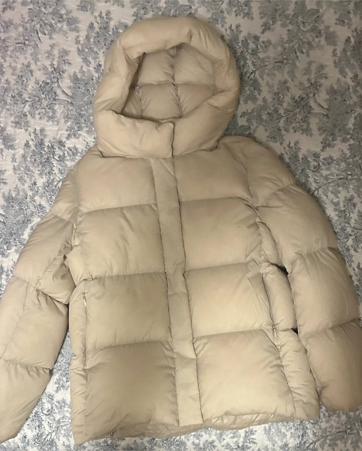 Uniqlo Ultra Light Down Puffer Jacket - Size M | Karrot