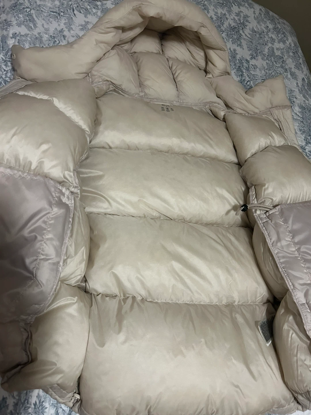 Uniqlo Ultra Light Down Puffer Jacket - Size M | Karrot