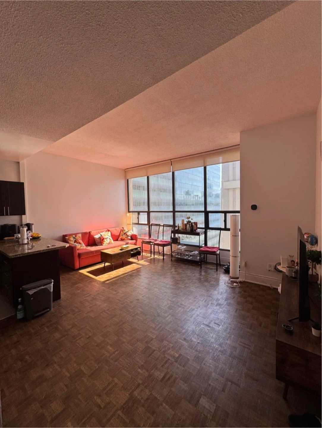 Private Spacious Room on Rent in Downtown | Karrot