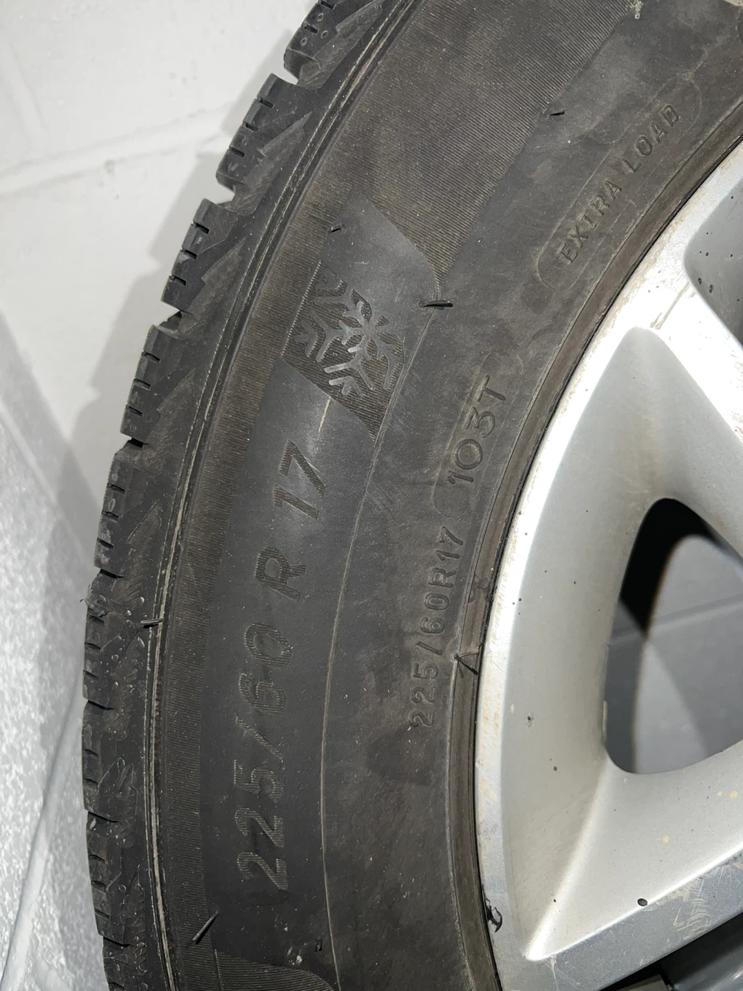 Michelin X-Ice Snow Tires 225/60R17 | Karrot