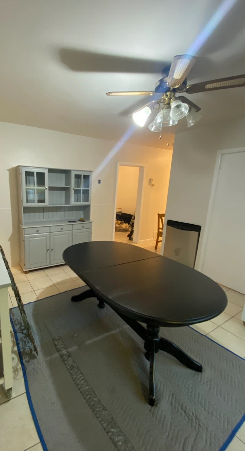 Oval Table with Hutch and 4 Chairs & Leaf | Karrot