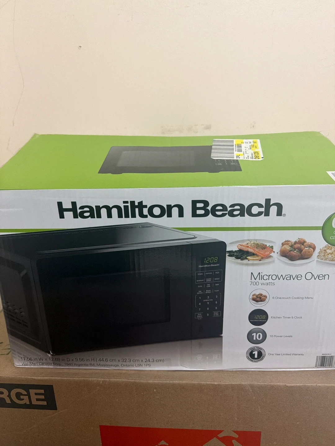 Hamilton Beach 700-Watt Microwave Oven - New in Box! | Karrot