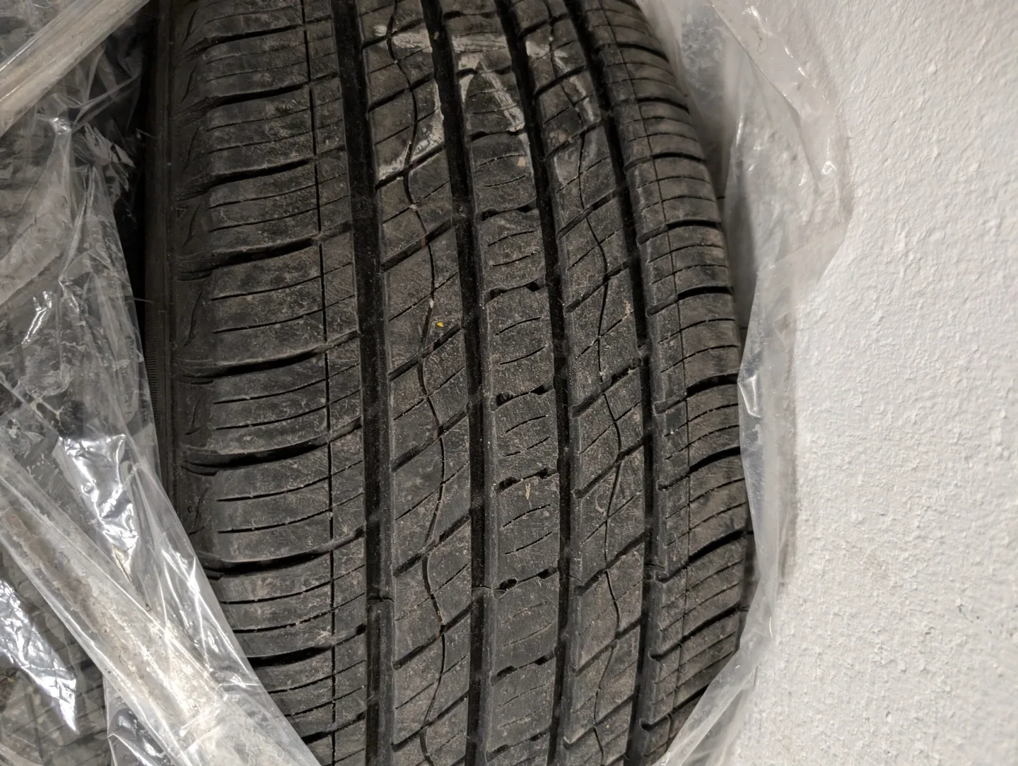 Kumho Crugen Premium 235/55R19 Tires - Set of 4 | Karrot