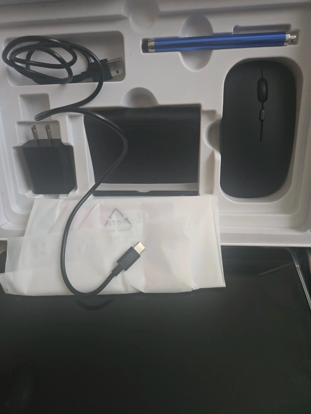 Tablet T90 w/ Keyboard & Accessories | Karrot