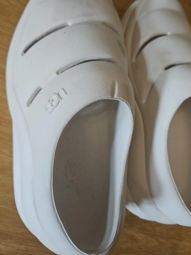 UGG White Clogs | Karrot