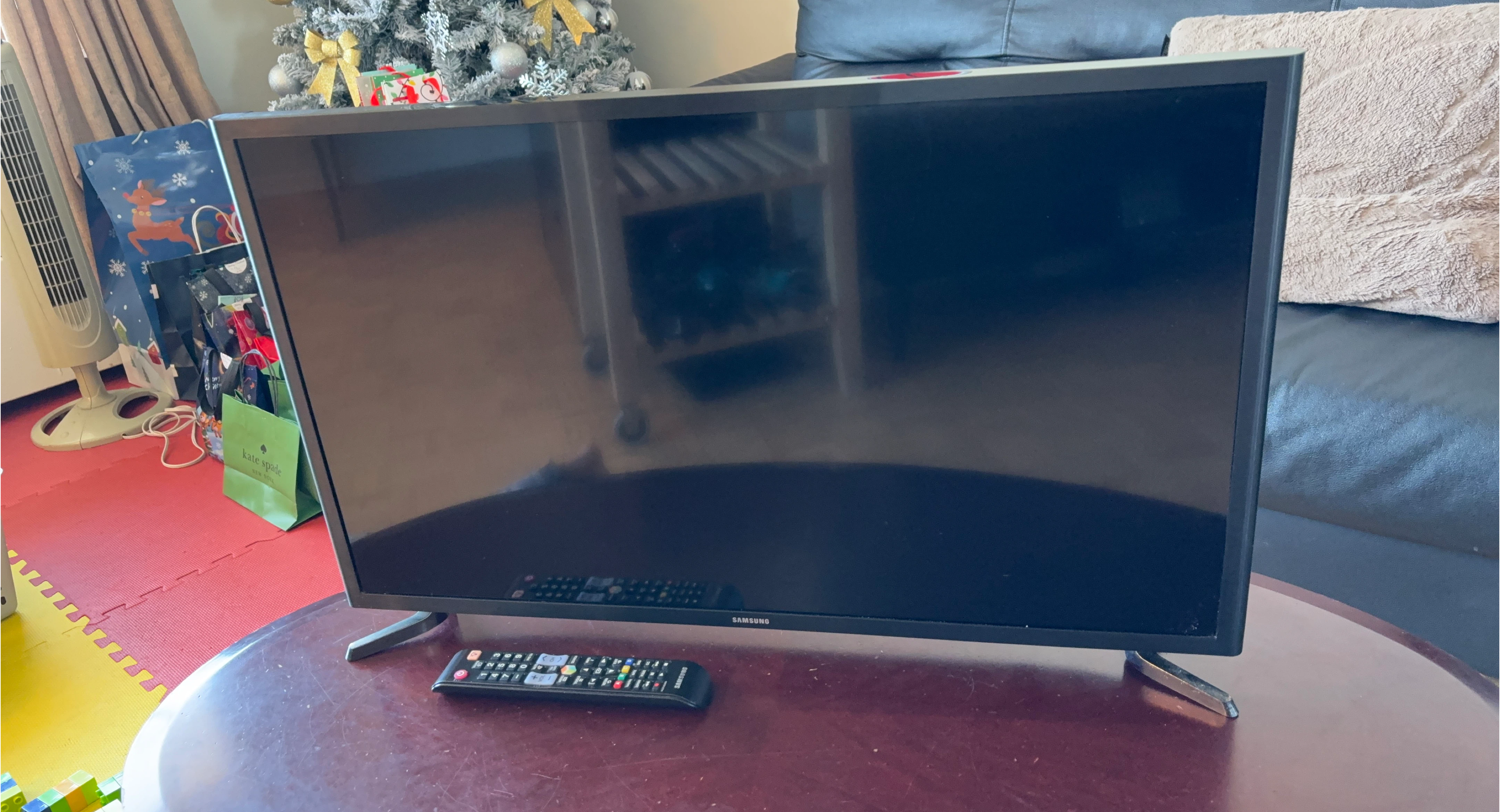 Samsung 32” Smart TV – Full HD (UN32J5205AF) | Karrot